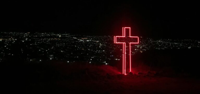 The Ten Commandments Are a Mirror Reflecting God’s Glory - Open the Bible